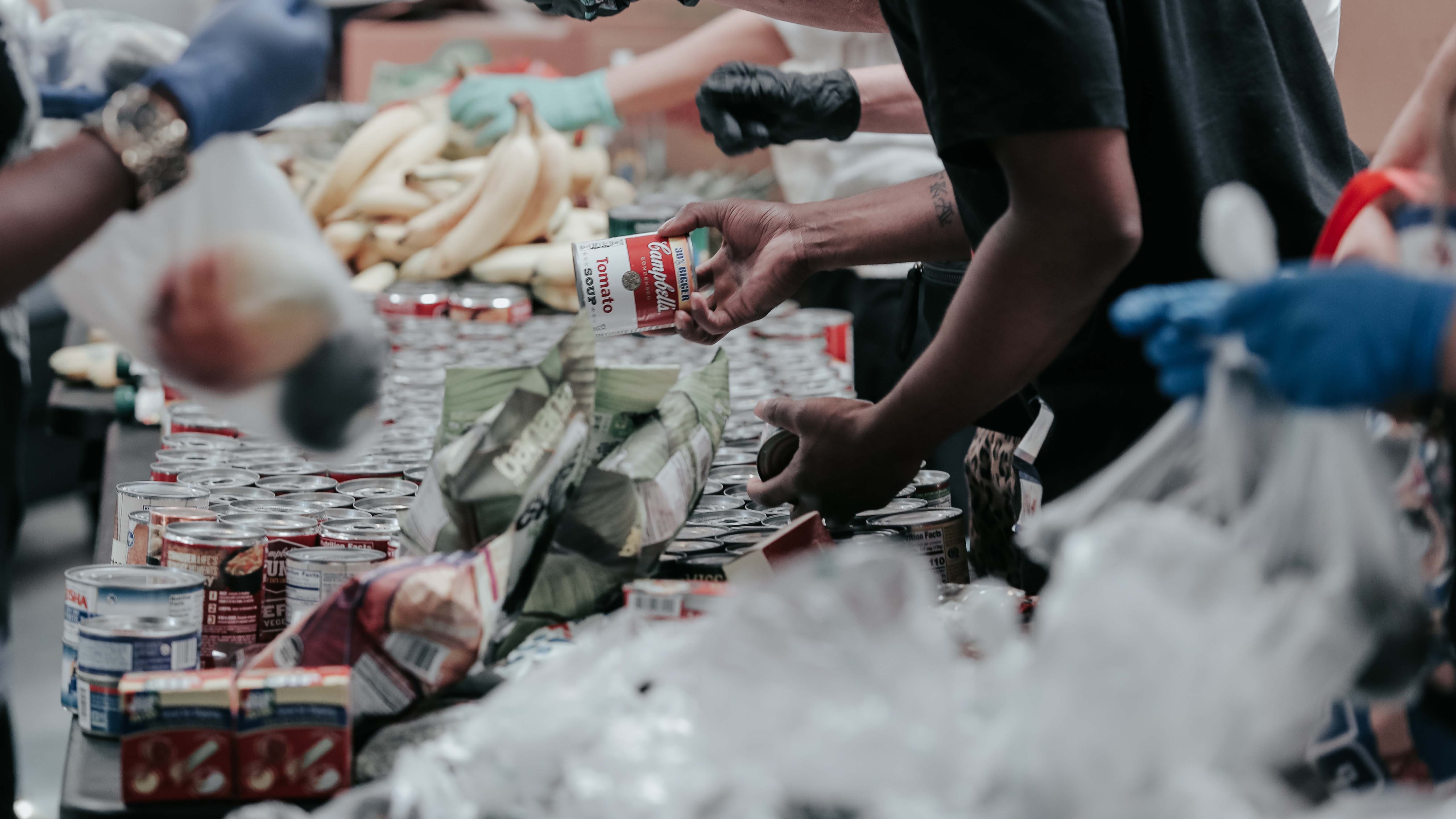 Food banks and money saving apps | This Morning