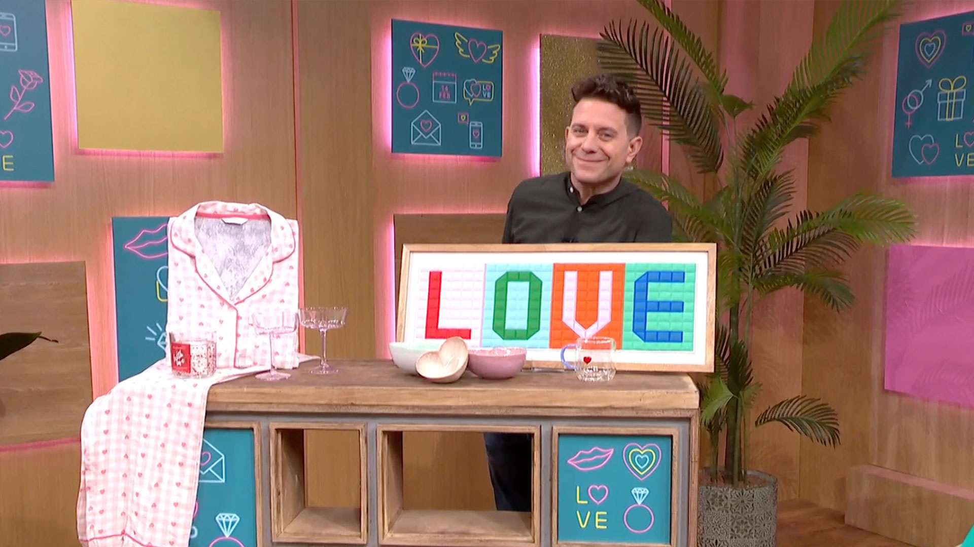 The ultimate Valentine's Day gift guide! | This Morning