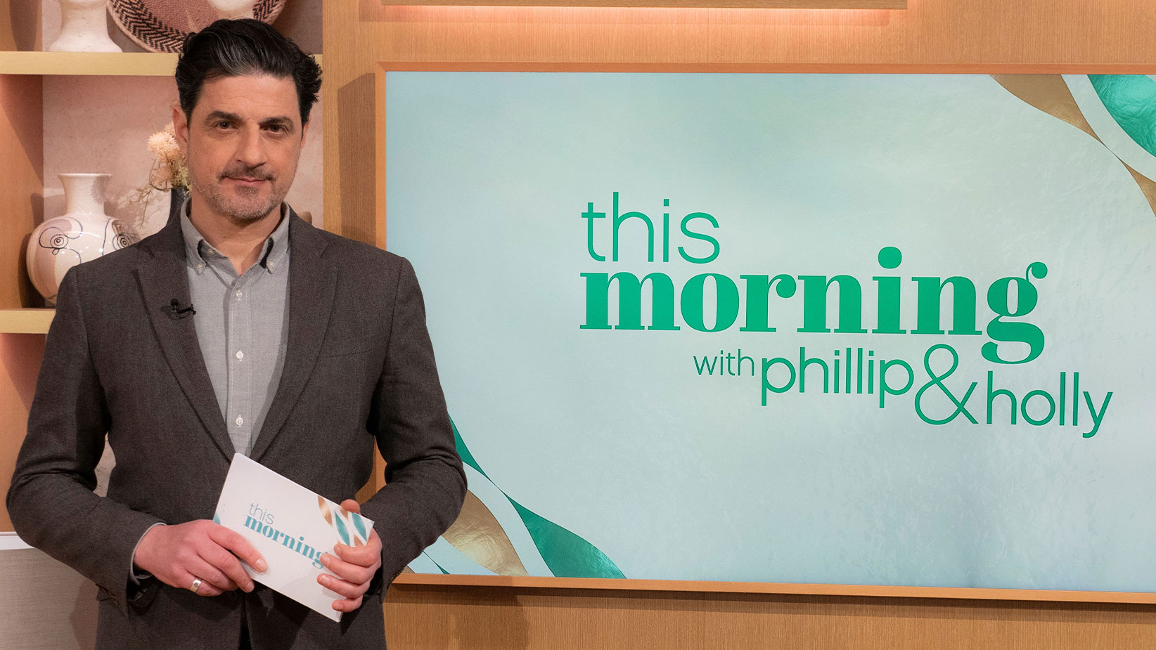 How to spot celebrity scams and avoid falling victim to them | This Morning