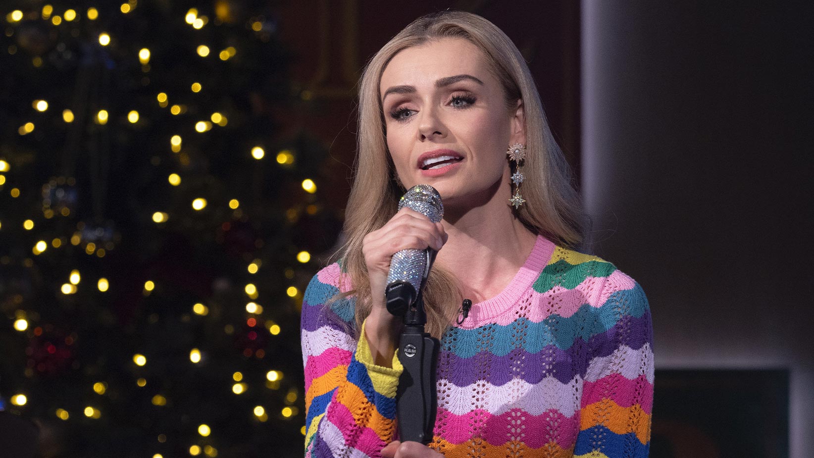 Katherine Jenkins performs her new single Home For Christmas! | This ...