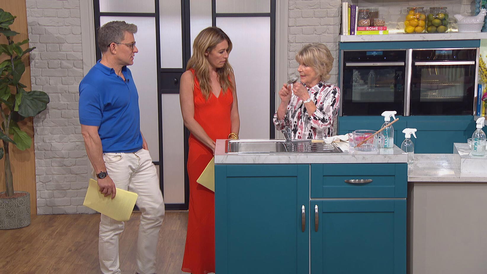 Nancy Birtwhistle's top tips to make your sink sparkle! | This Morning