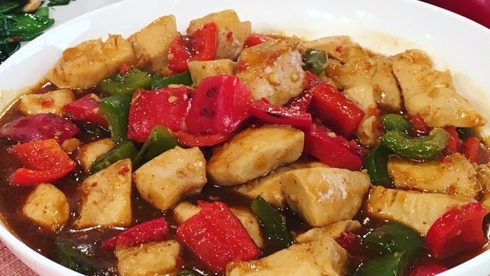 Ken Hom's curried chicken with peppers | This Morning