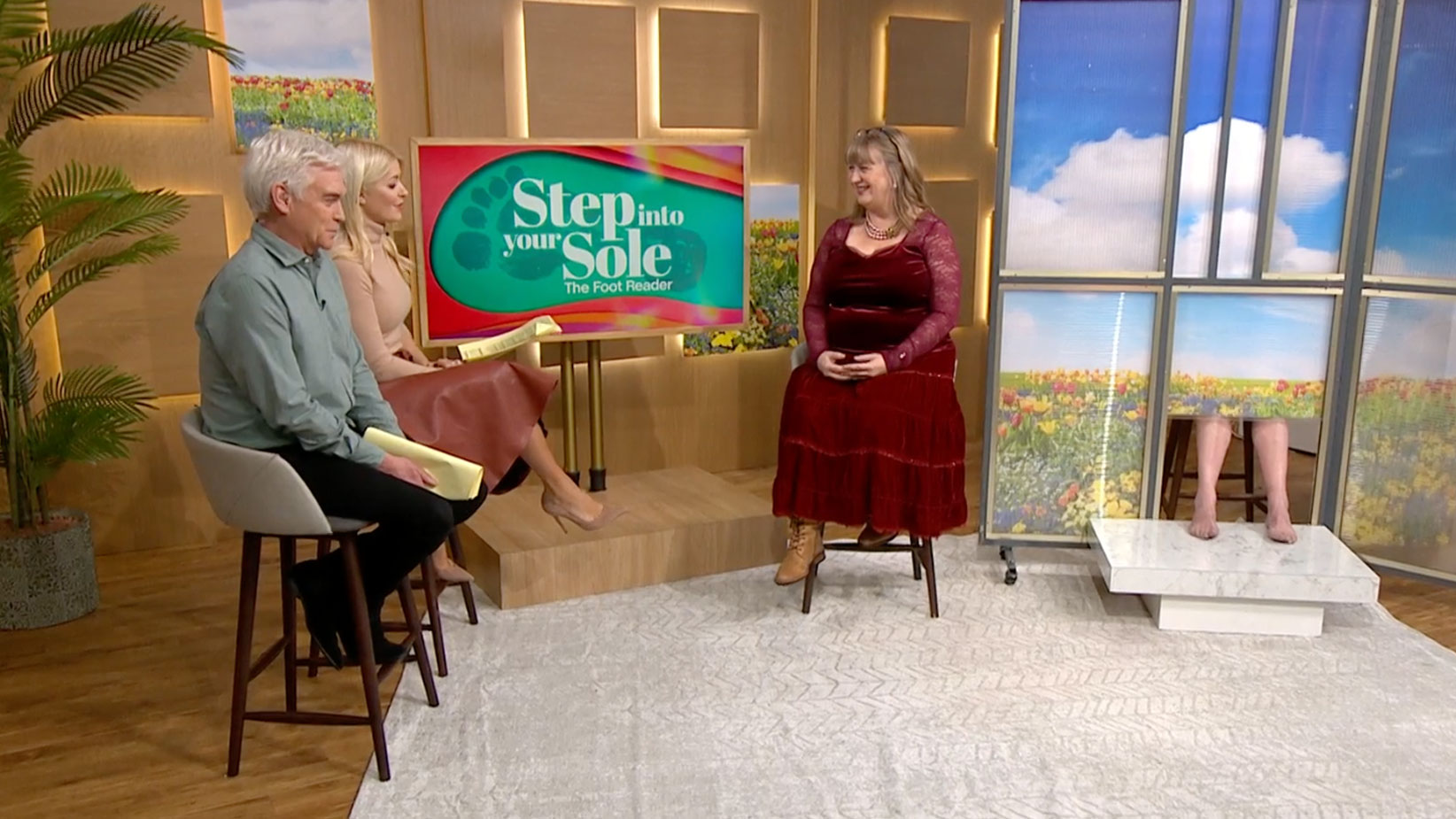 Meet the woman who reads feet! 🦶 | This Morning