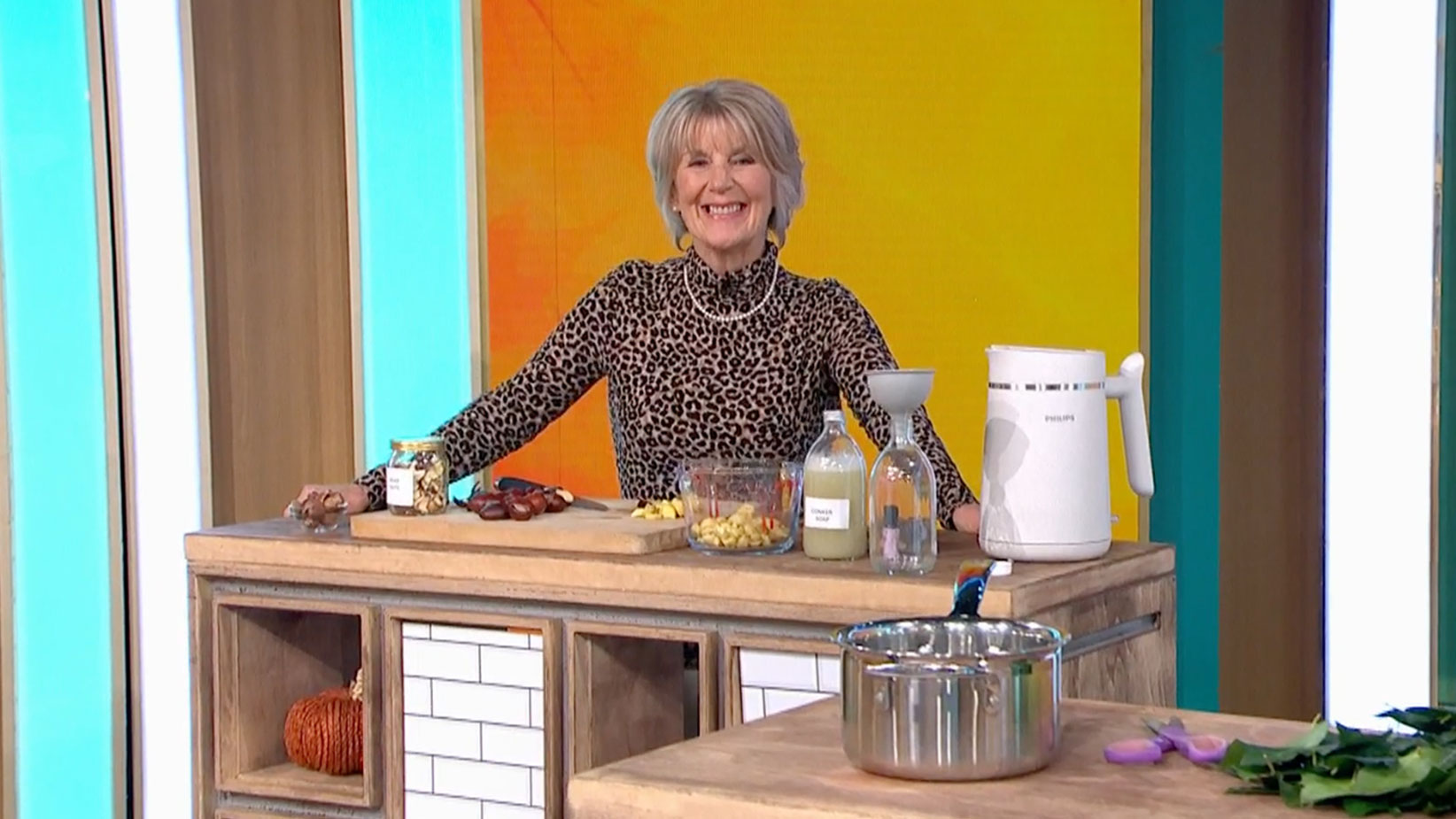 How to wash your clothes with conkers | This Morning