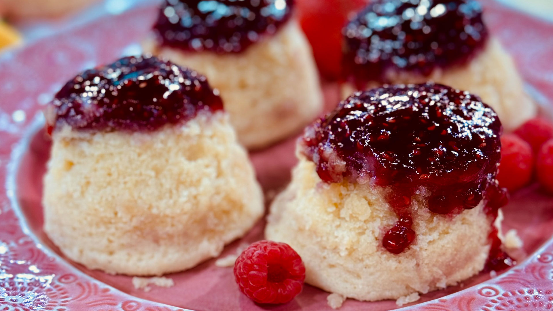 Nancy Birtwhistle's retro jam sponge pudding | This Morning