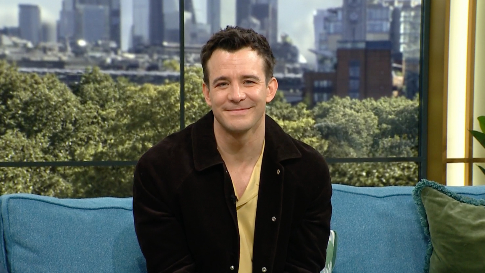 Bridgerton's Luke Thompson: "The fans were furious with Benedict ...
