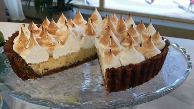 Key lime meringue pie with ginger snaps | This Morning