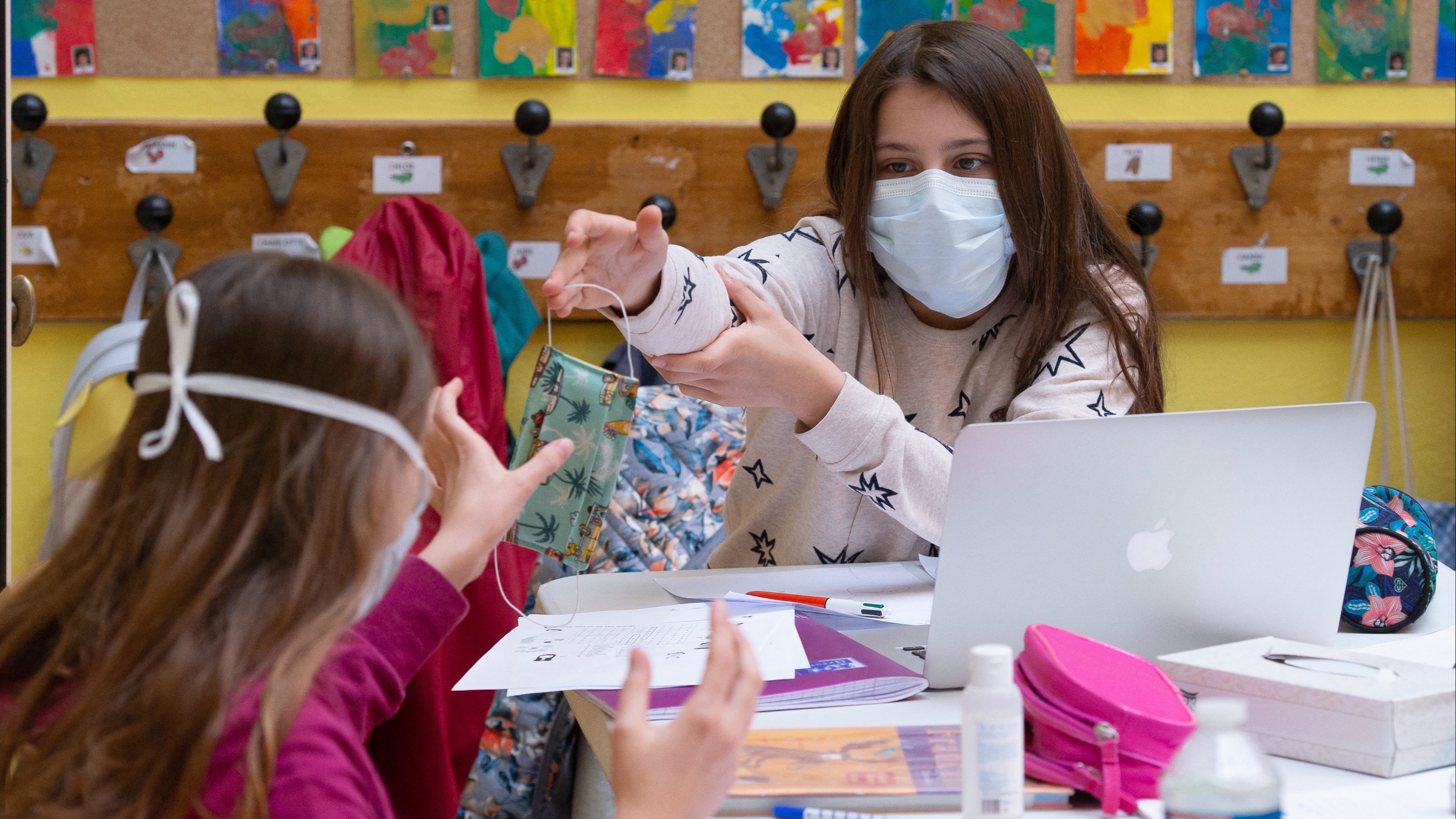 High school pupils in Scotland to wear face coverings from Monday ...