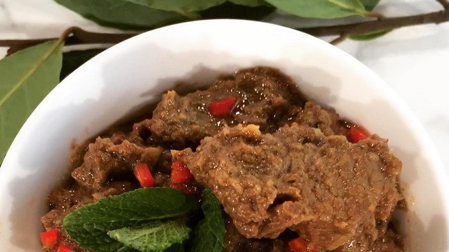 Beef rendang and flatbreads | This Morning