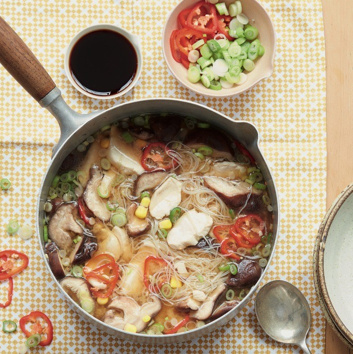 Lisa Riley's chicken soup with rice vermicelli noodles | This Morning