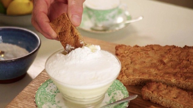 Phil Vickery discovers Rodda's clotted cream | This Morning