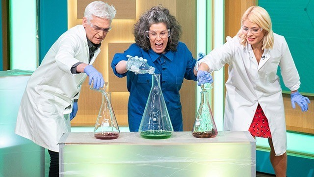Science experiments to blow your mind! | This Morning