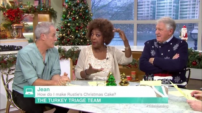 Rustie Lee's Christmas cake | This Morning