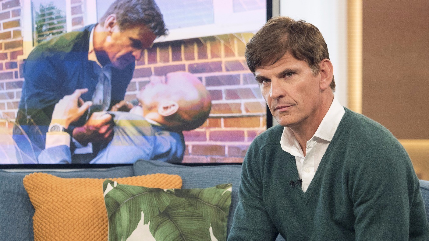 Blackmail, bust-ups and brawls - it's Corrie heartthrob Robert, actor ...