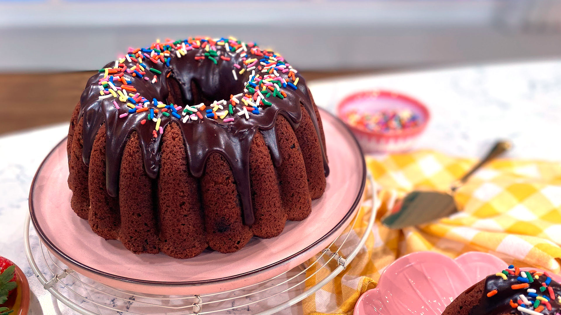 Becky Excell's gluten-free chocolate cake | This Morning