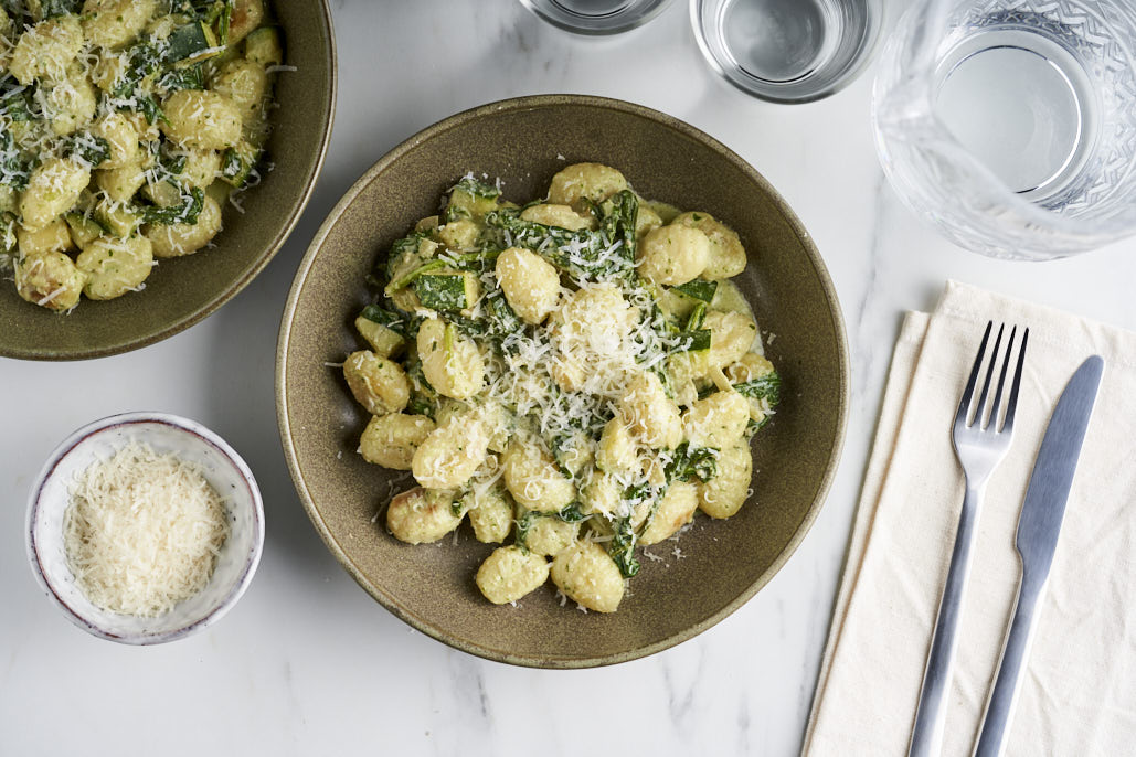 Gebakken gnocchi met pesto, spinazie en courgette | Recepten | PLUS
