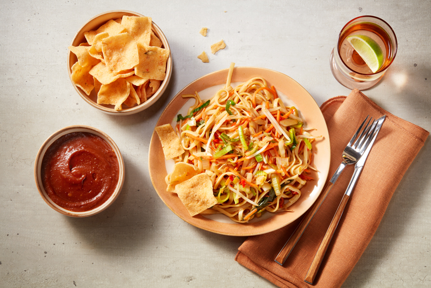 Vegetarische bami met satésaus | Recepten | PLUS