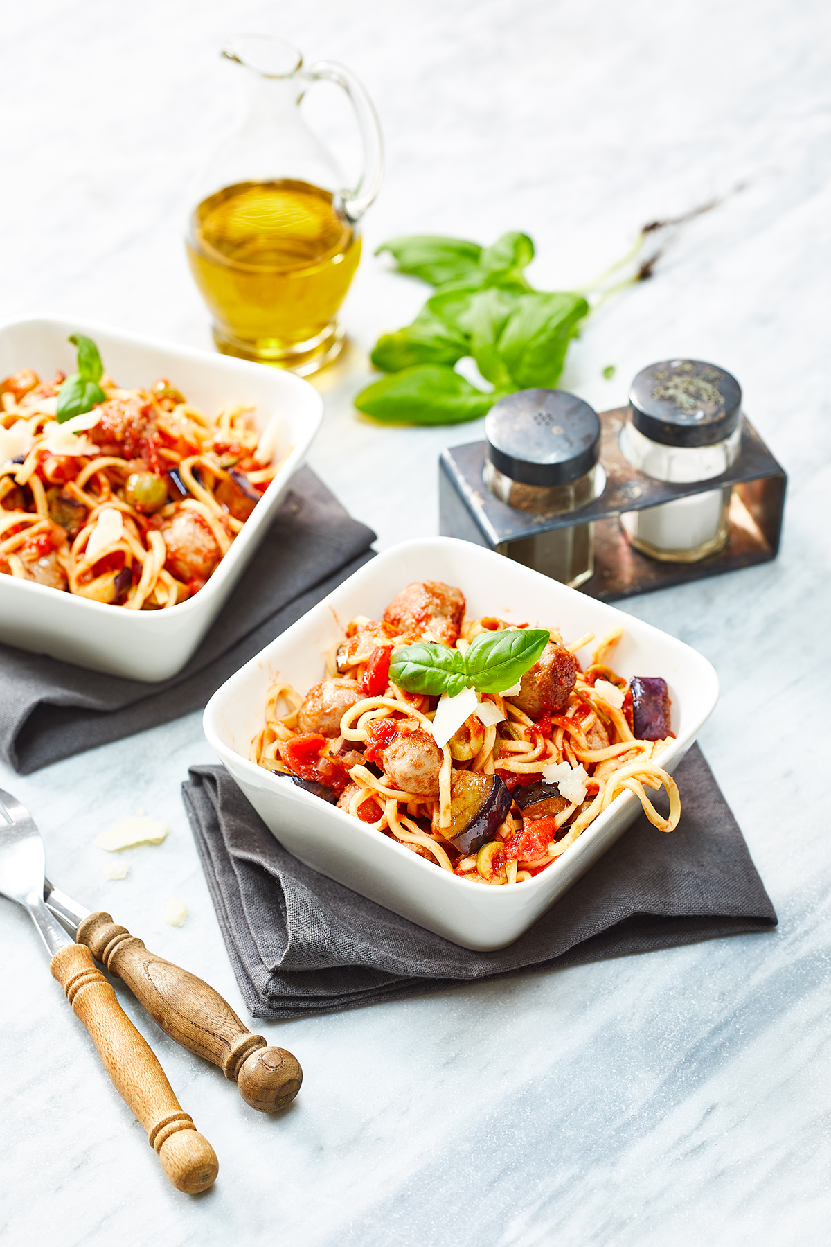 Spaghetti met balletjes en aubergine | Recepten | PLUS