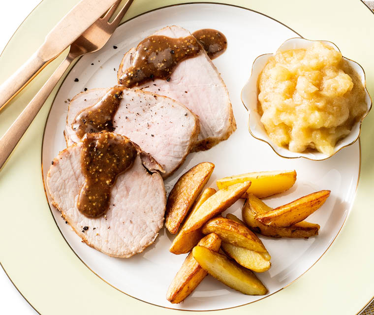 Varkensrollade met een ovenschotel en zelfgemaakte appelmoes | Recepten ...