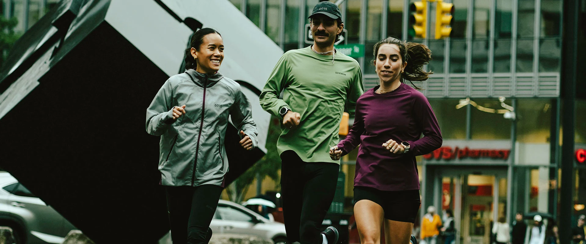 Advantages of running solo vs in a group | GOREWEAR UK | GOREWEAR UK