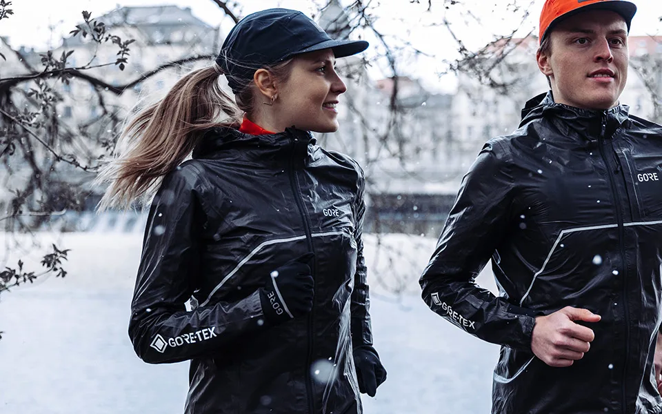 R7 Women GORE-TEX SHAKEDRY™ Trail Hooded Jacket | GOREWEAR US