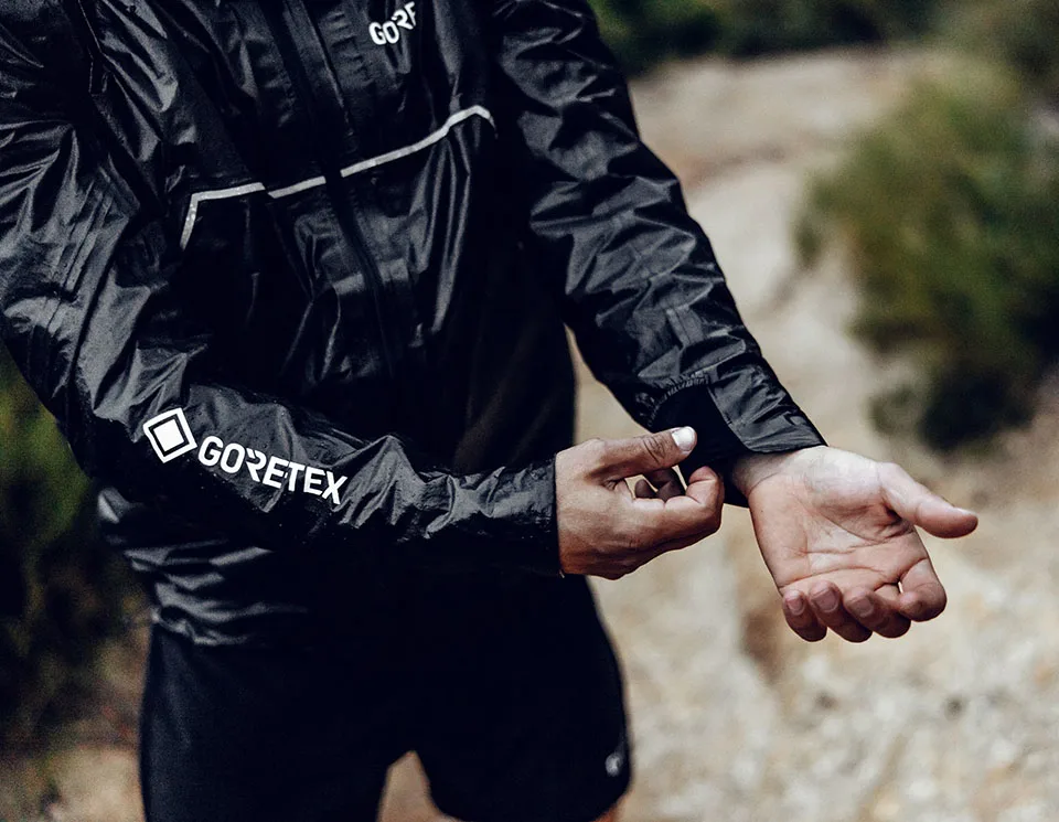 R7 GORE-TEX SHAKEDRY™ Trail Hooded Jacket | GOREWEAR US