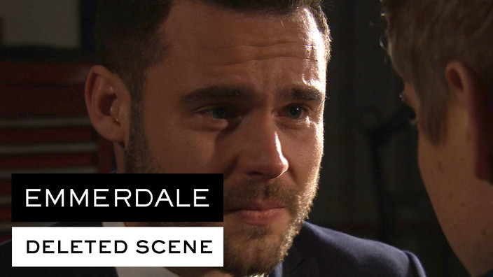 DELETED SCENES: The missing #Robron wedding moments | Emmerdale