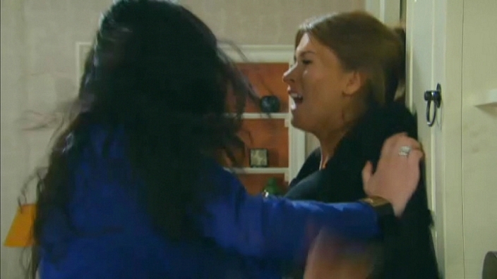 Debbie and Chas team up: Trailer | Emmerdale