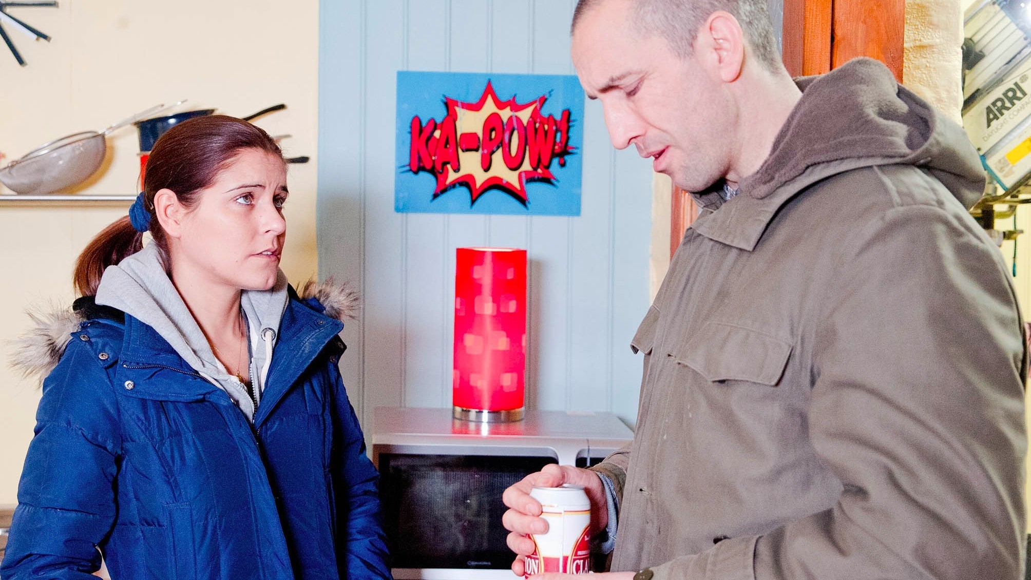 Picture preview: Sam proposes to Rachel! (23-27 Dec) | Emmerdale