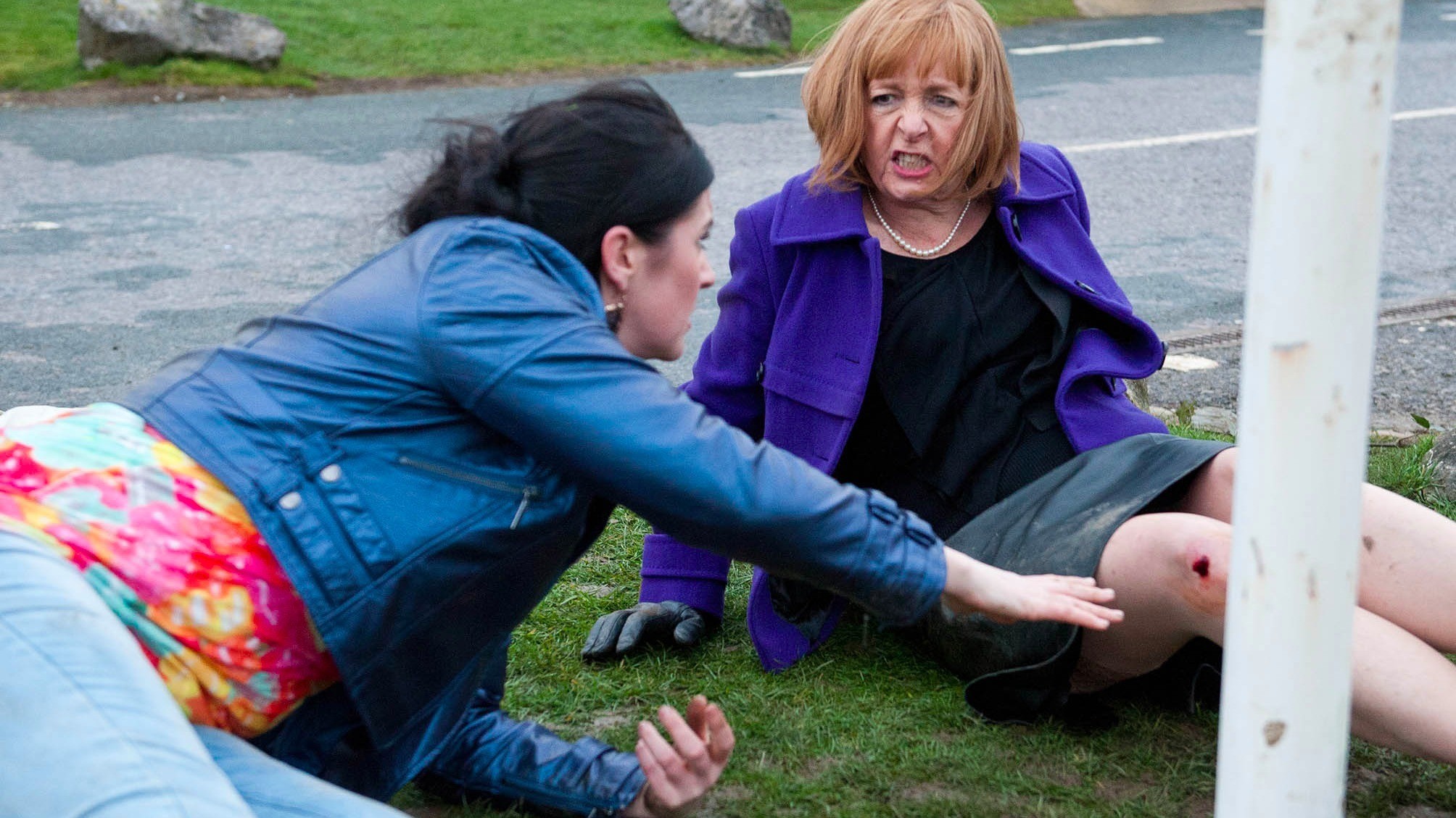 Picture preview: Val needs help... (3-7 Mar) | Emmerdale