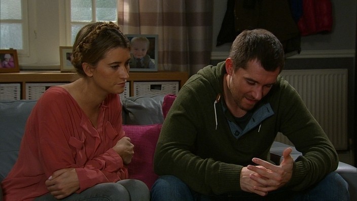 Extra sneak peek: Pete and Debbie turn in Charity | Emmerdale