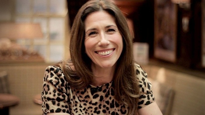 Megan mixes business and pleasure | Emmerdale