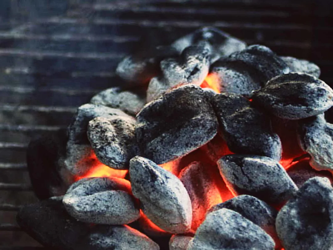 How to Start a Charcoal Grill with Lighter Fluid | Kingsford™