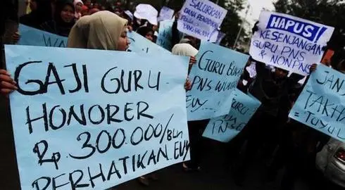 BERAPAKAH GAJI GURU DI DUNIA? DI INDONESIA?