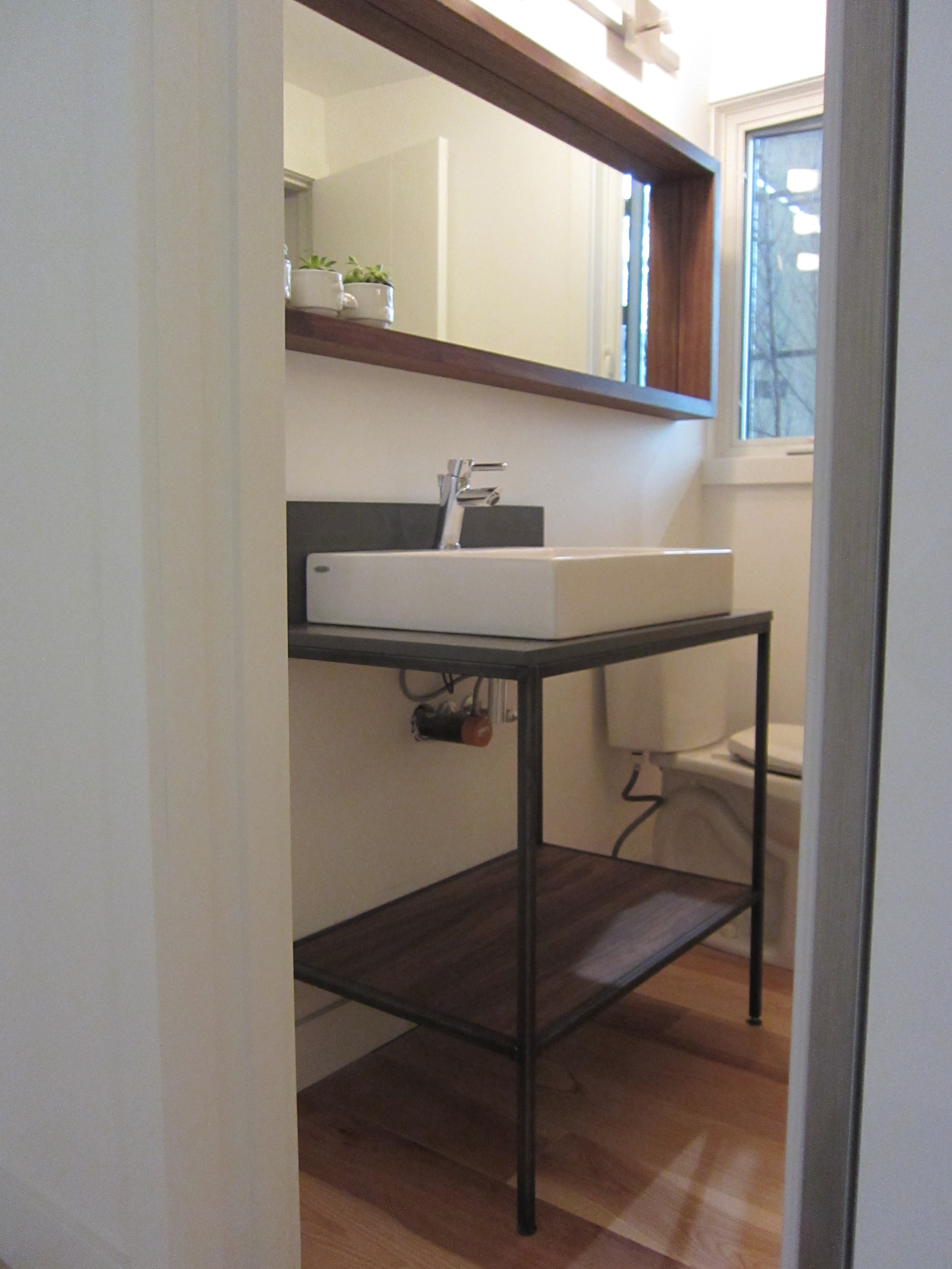 Framework Vanity | Stylegarage