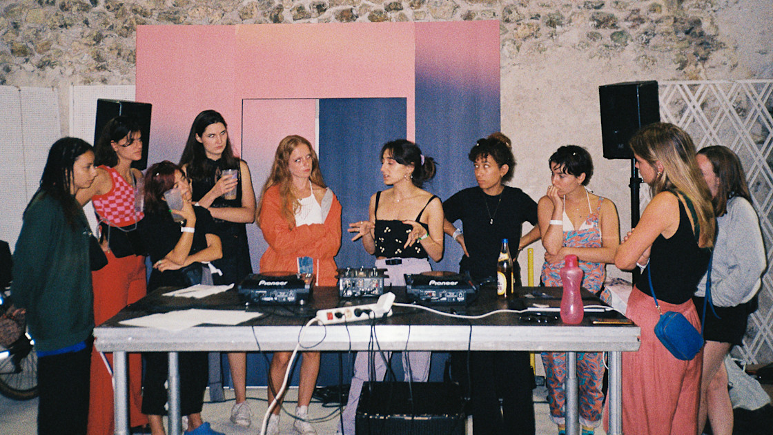 BLVSH are hosting a six-week beginner's vinyl DJing course