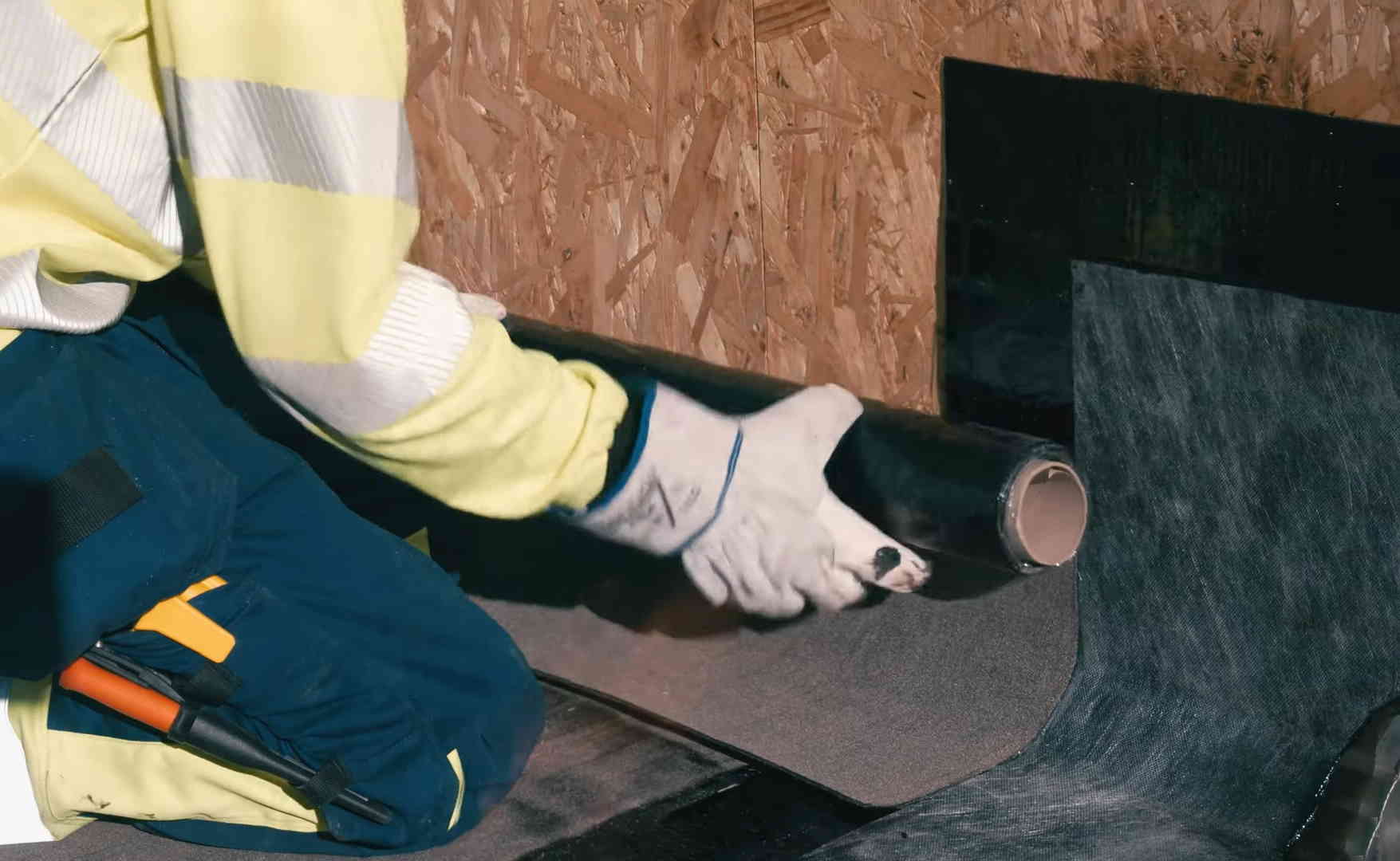 Bitumikermin asennus loivalle katolle | BMI Suomi