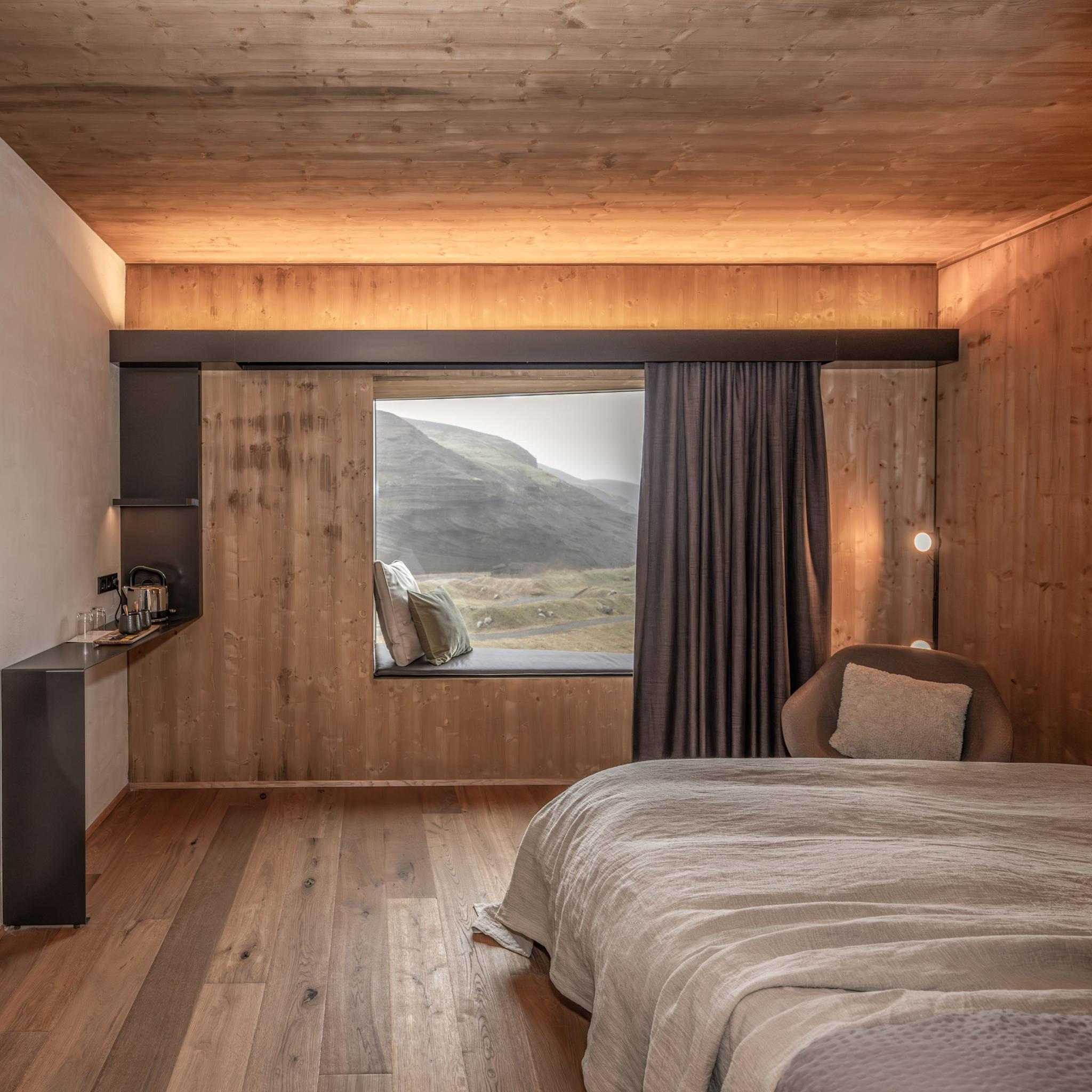 Extreme Paradise in Iceland | Highland Base Kerlingarfjöll