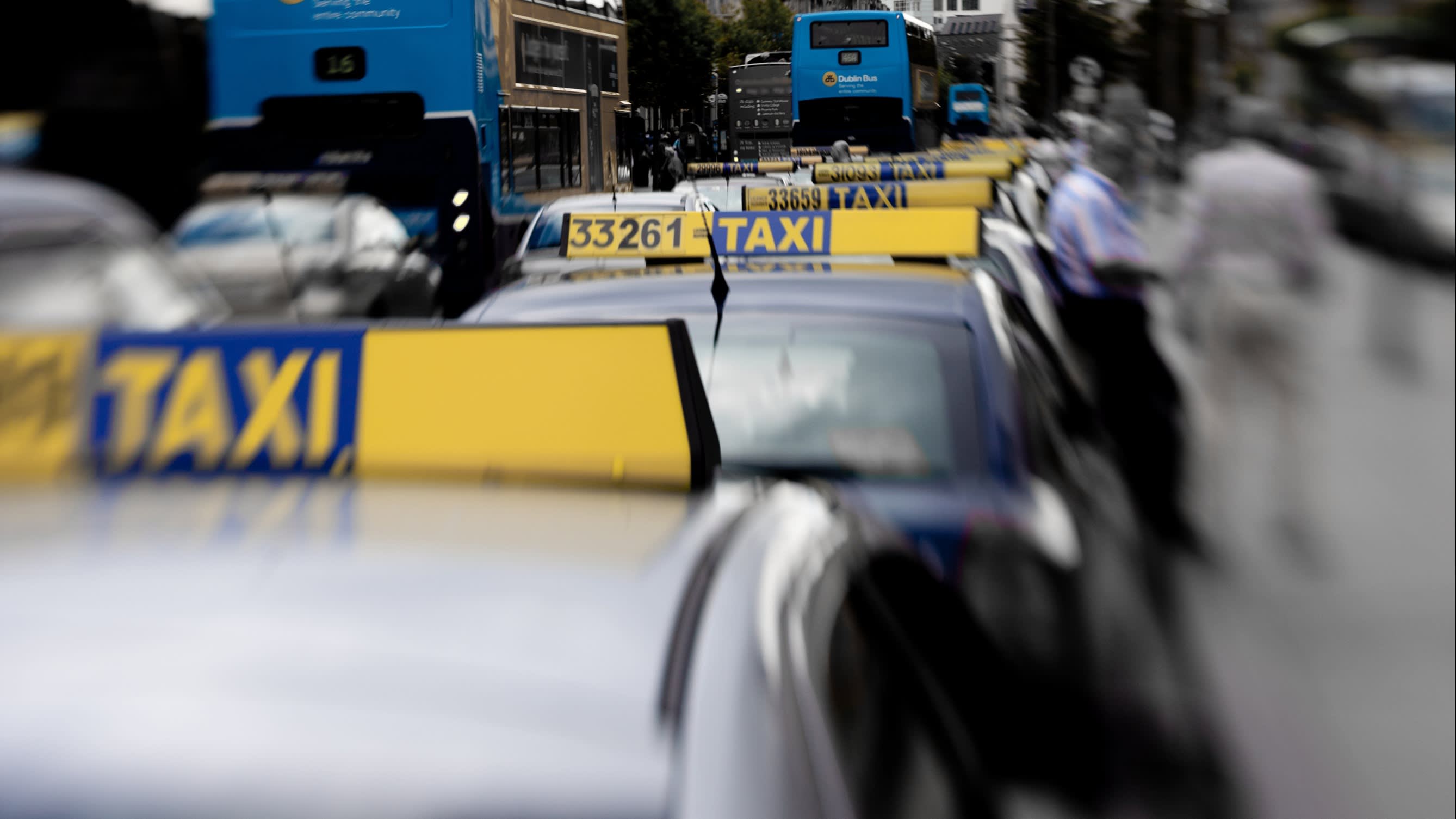 Why and how to take cashless payment in your taxi