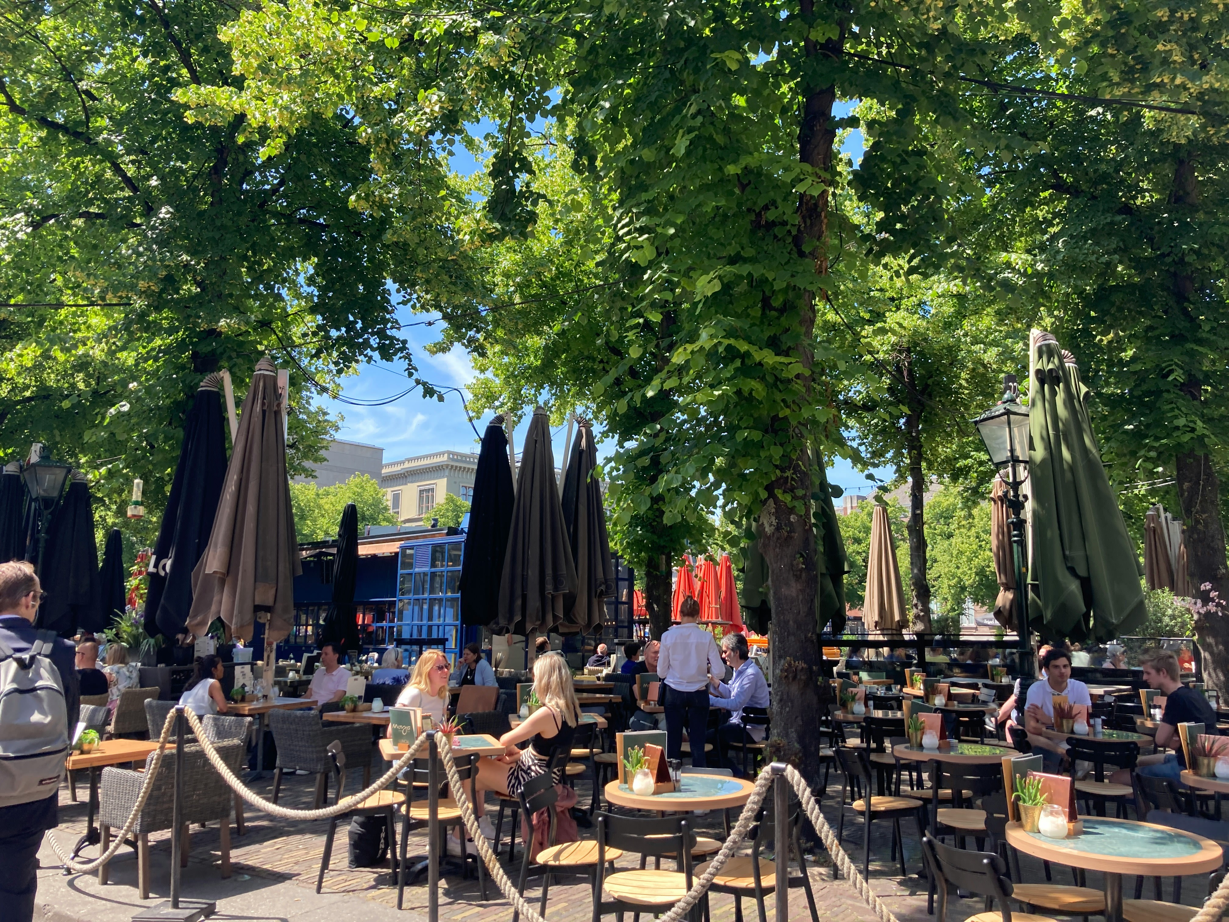 Réglementation de terrasse sur trottoir en France : Tout savoir