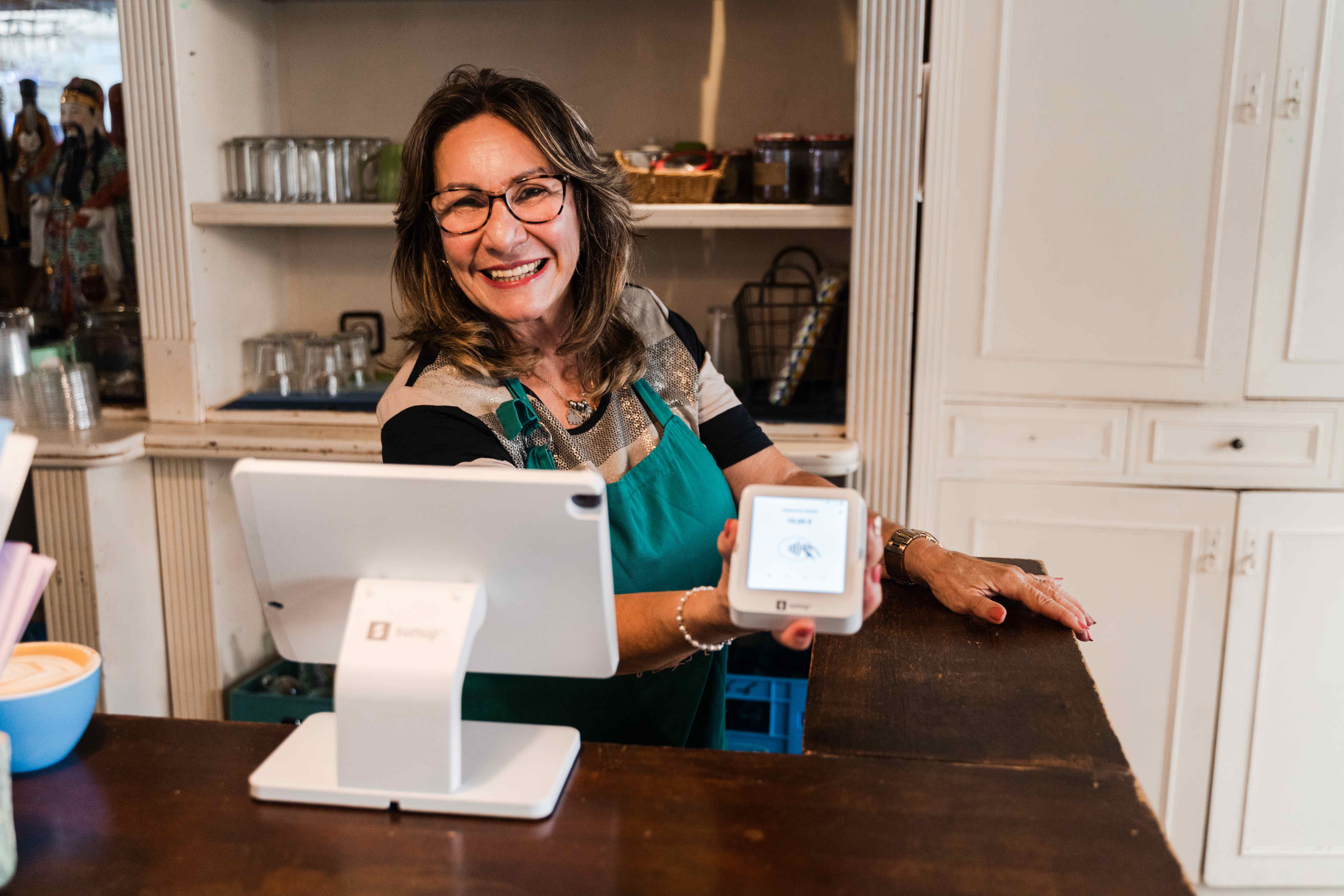 Cashless Payments: How To Accept Them, How They Can Benefit Your Business