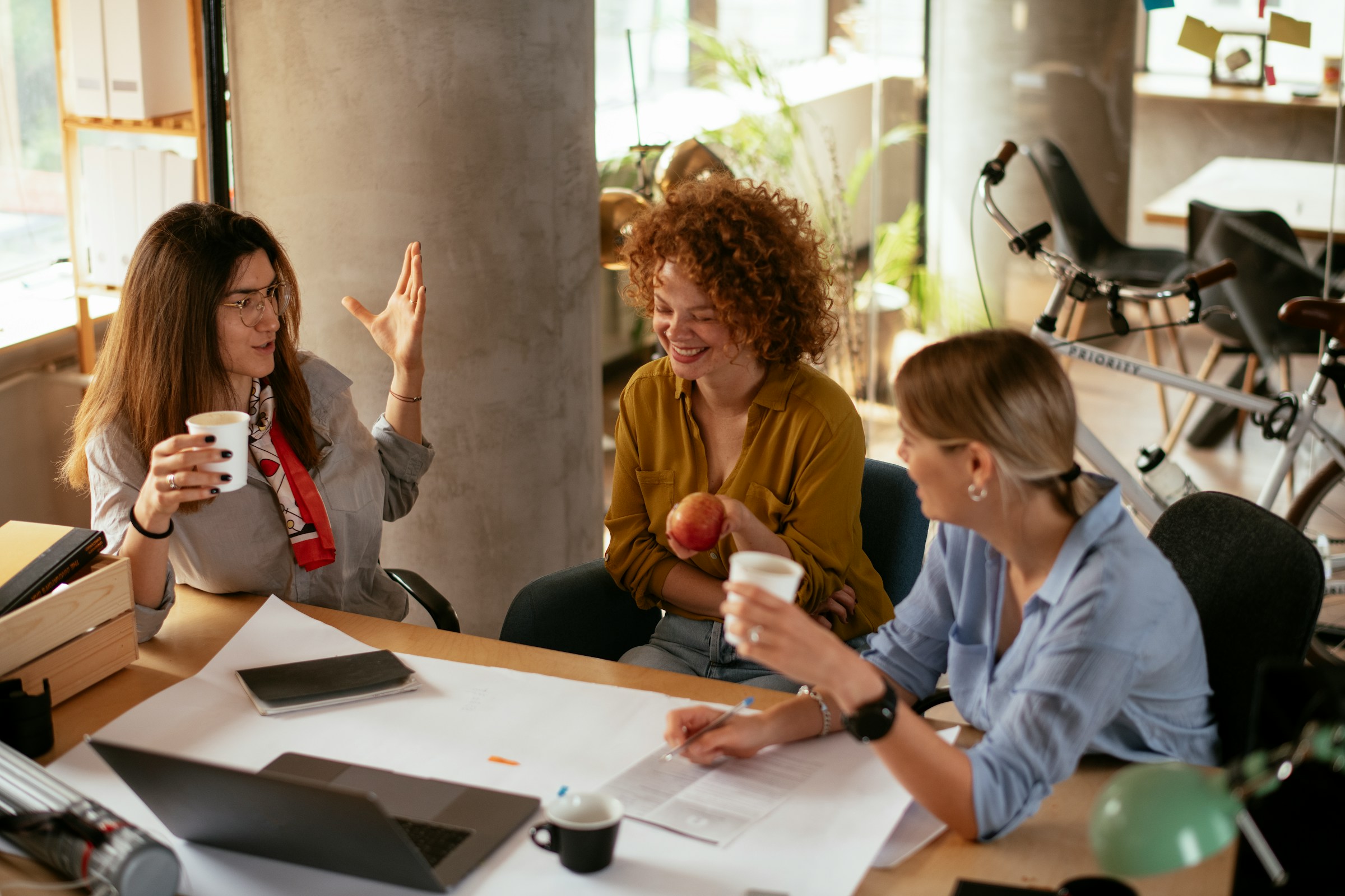 How To Hire Employees [Complete Guide & Checklist]