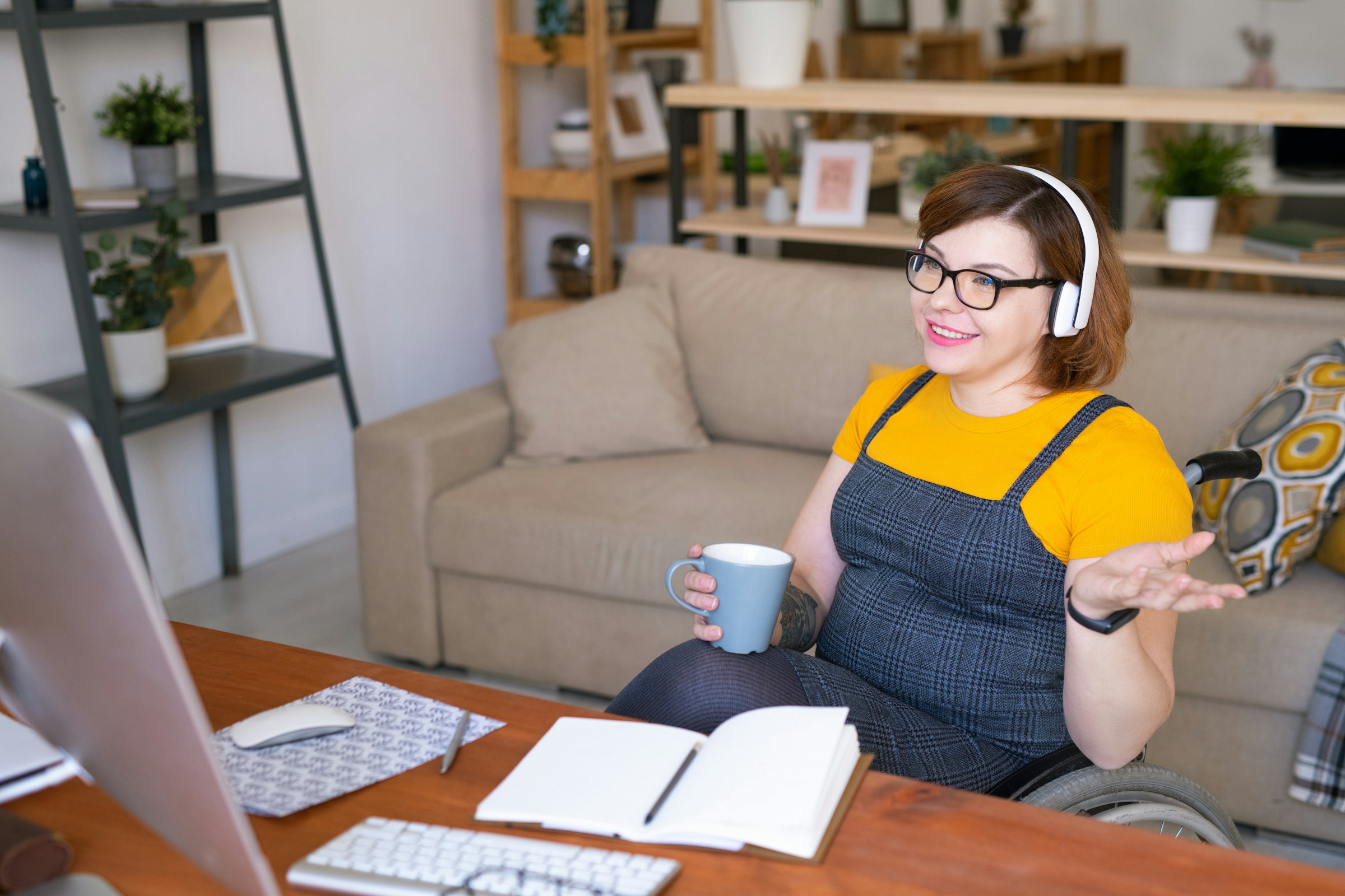 How To Hire Employees [Complete Guide & Checklist]
