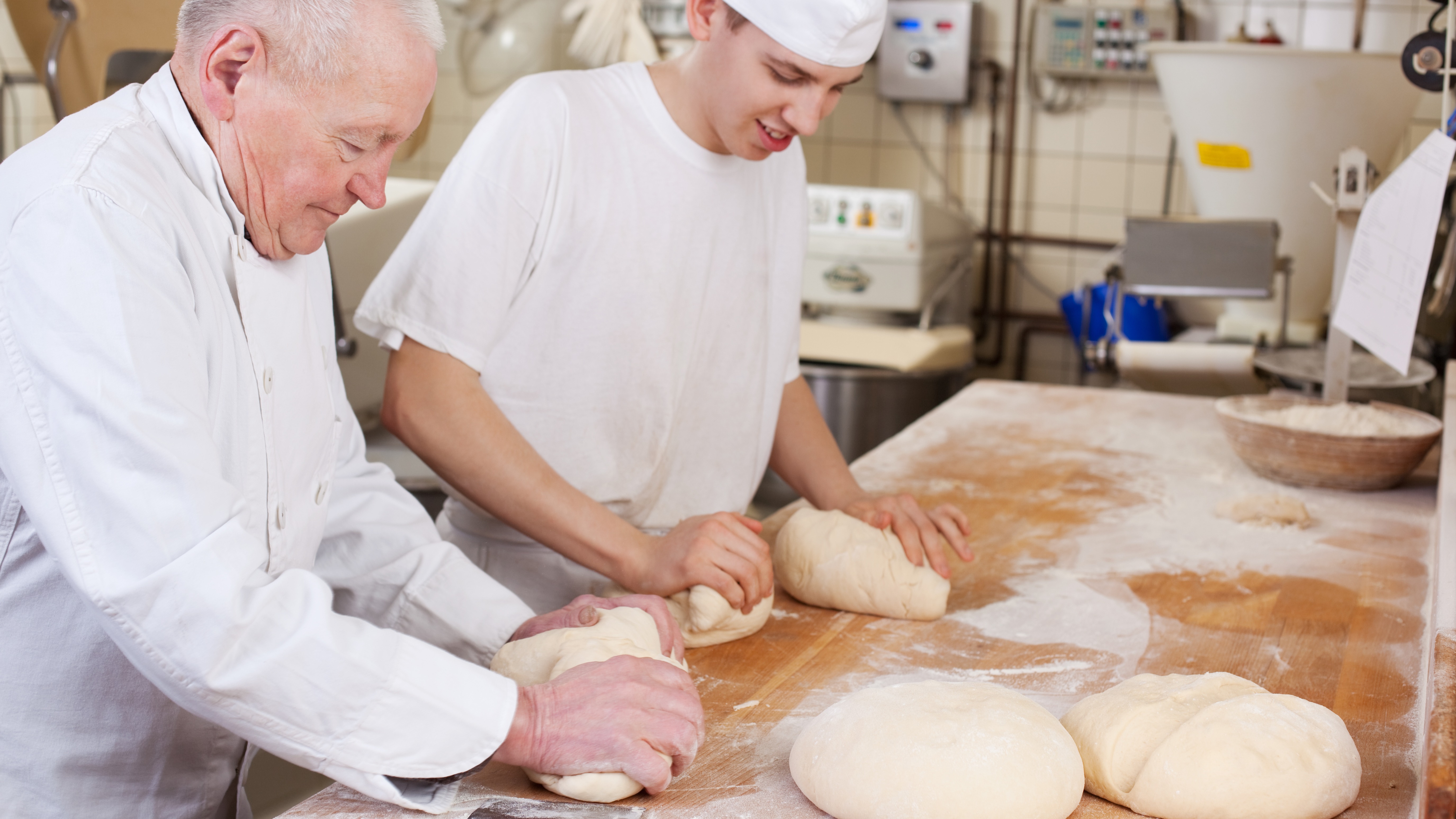 Family Run Business: How to Start, Pros & Cons (2024 Guide)