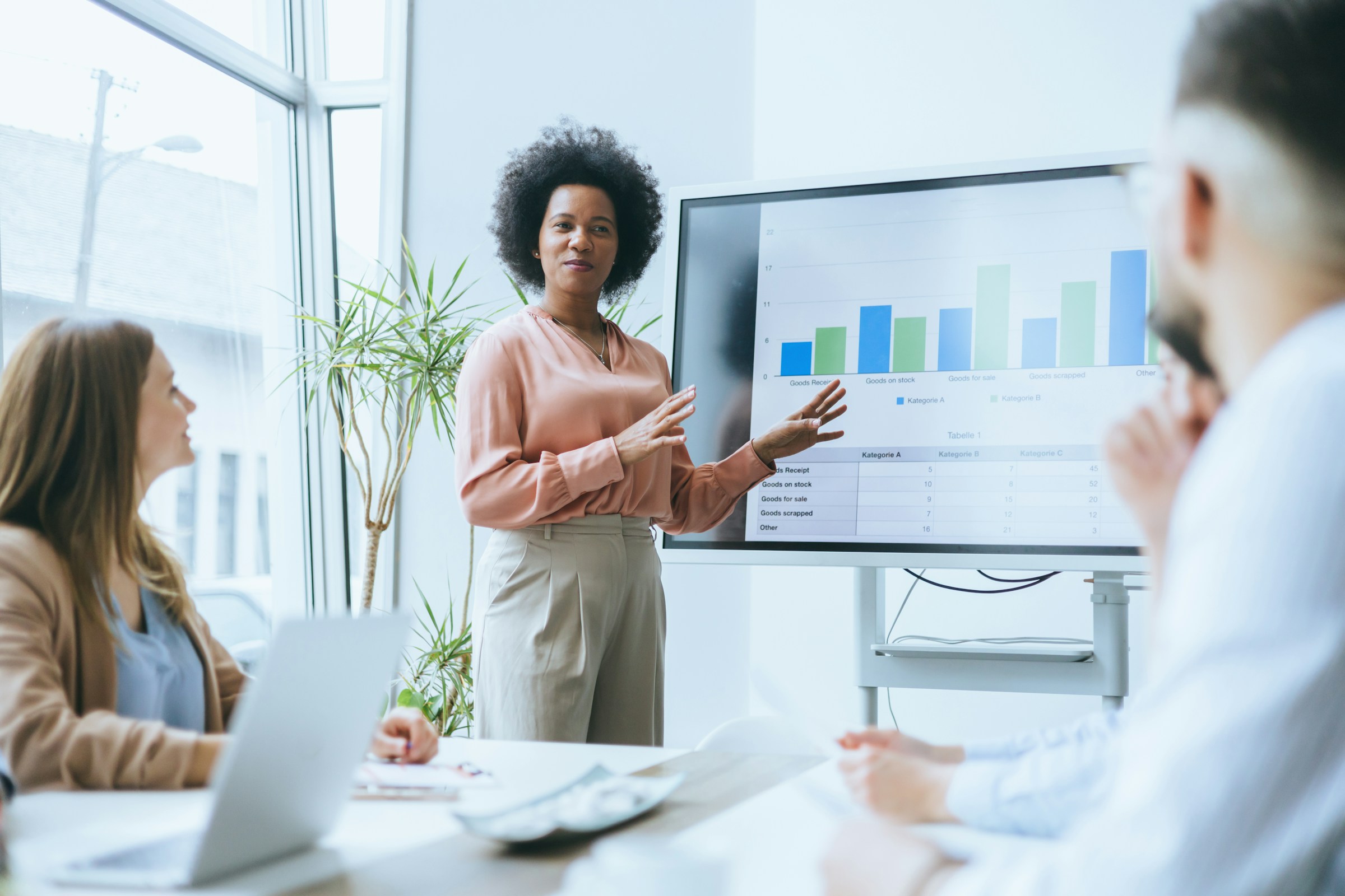 How to Advertise Your Business: 17 Key Strategies