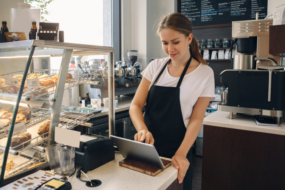 6 Cashier Training Tips for Your Business