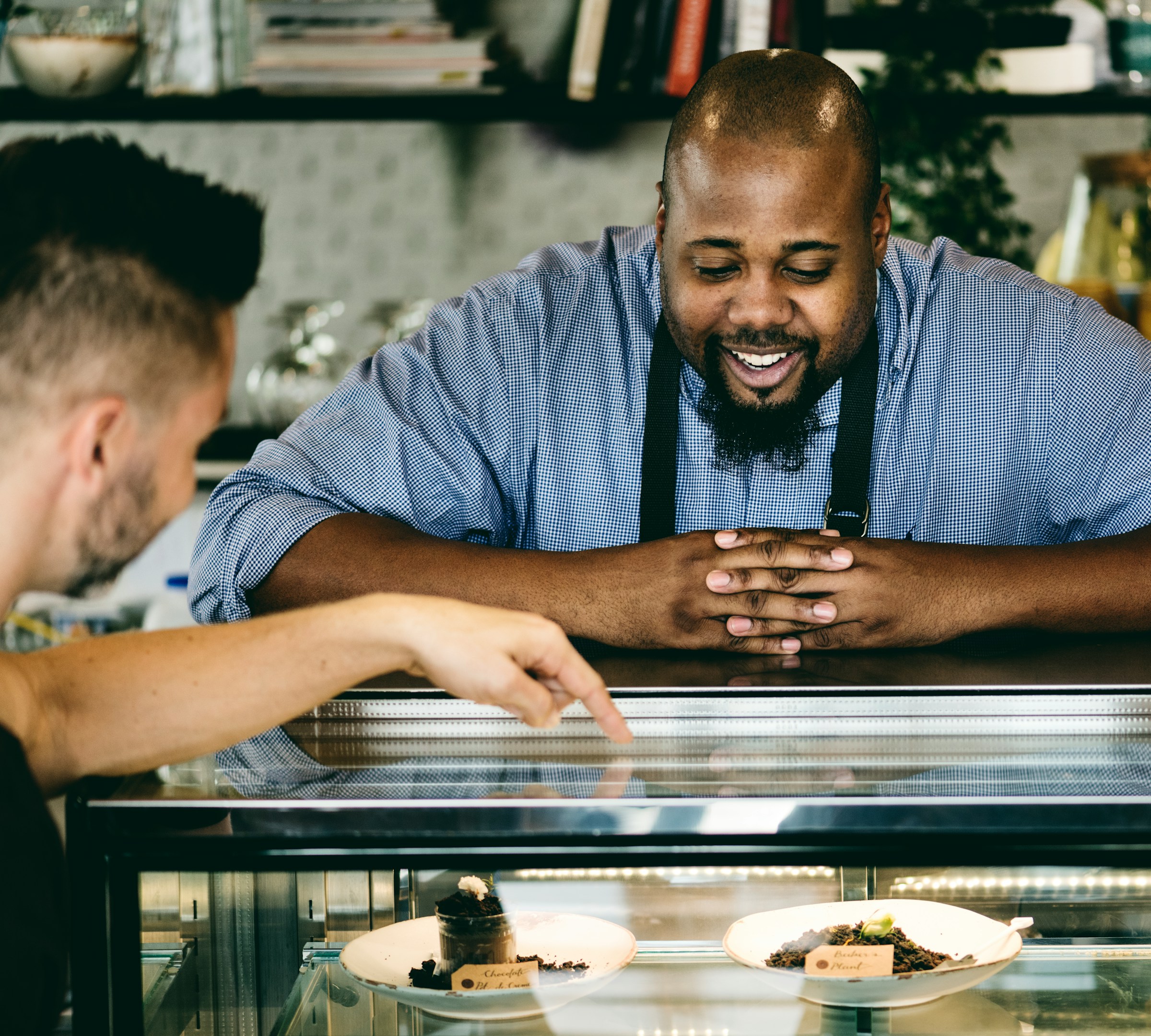 What Is Good Customer Service? [+ Tips & Examples]
