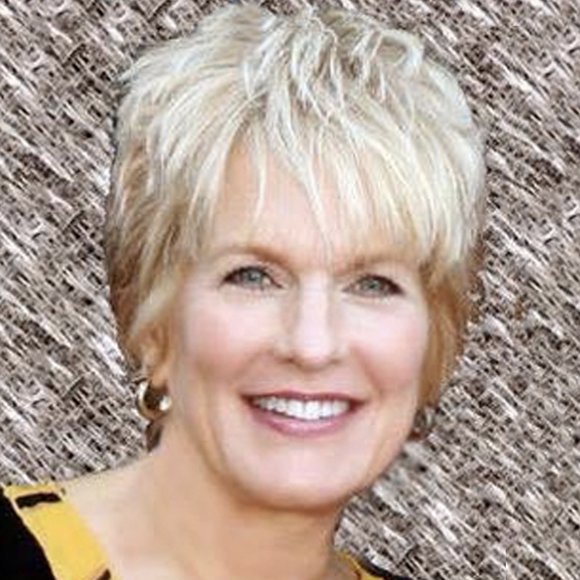 Elizabeth Bowhay's Instagram, Twitter & Facebook on IDCrawl