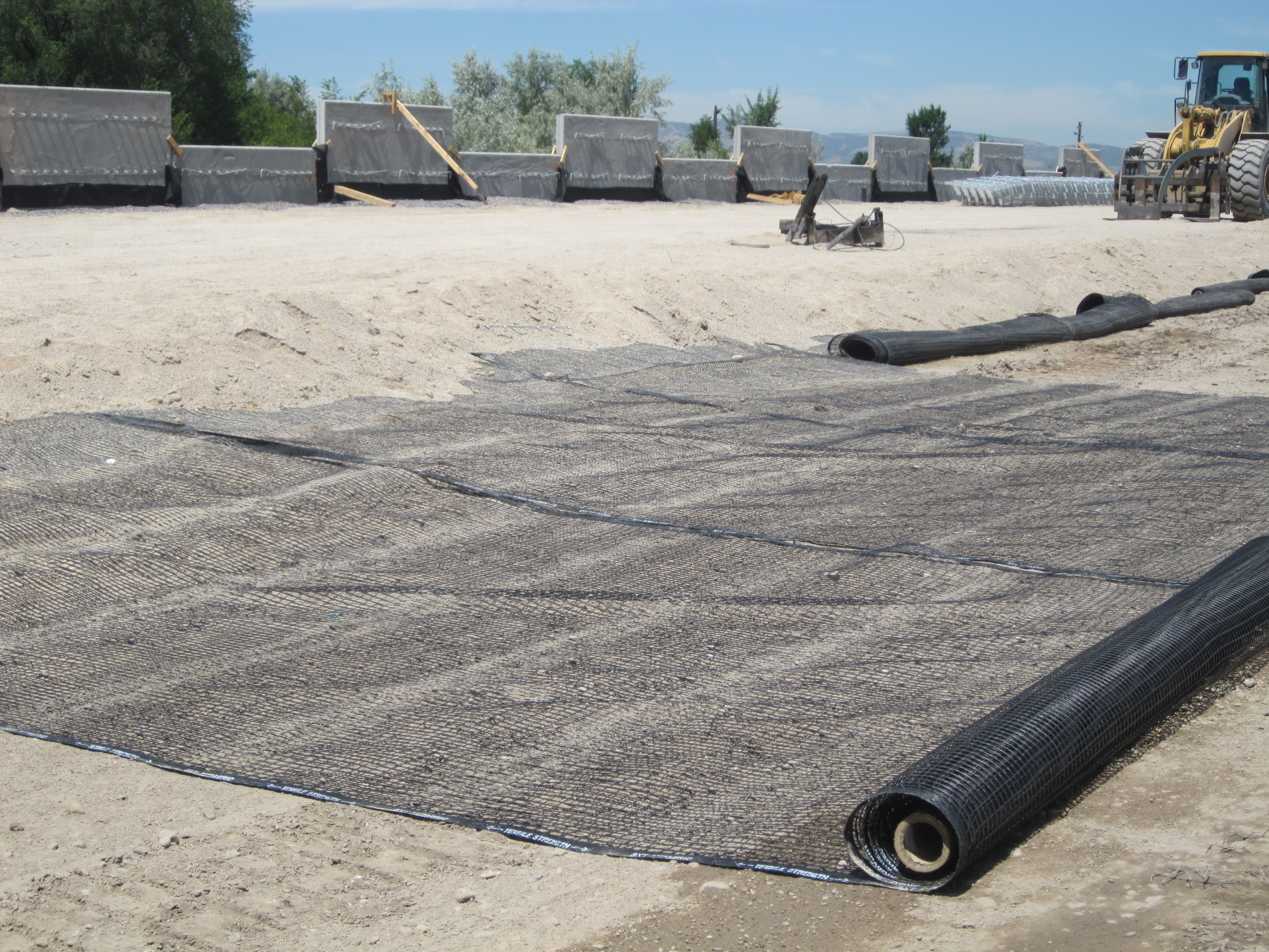 CASE STUDY | I-15 CORE Project embankment stabilization | Solmax