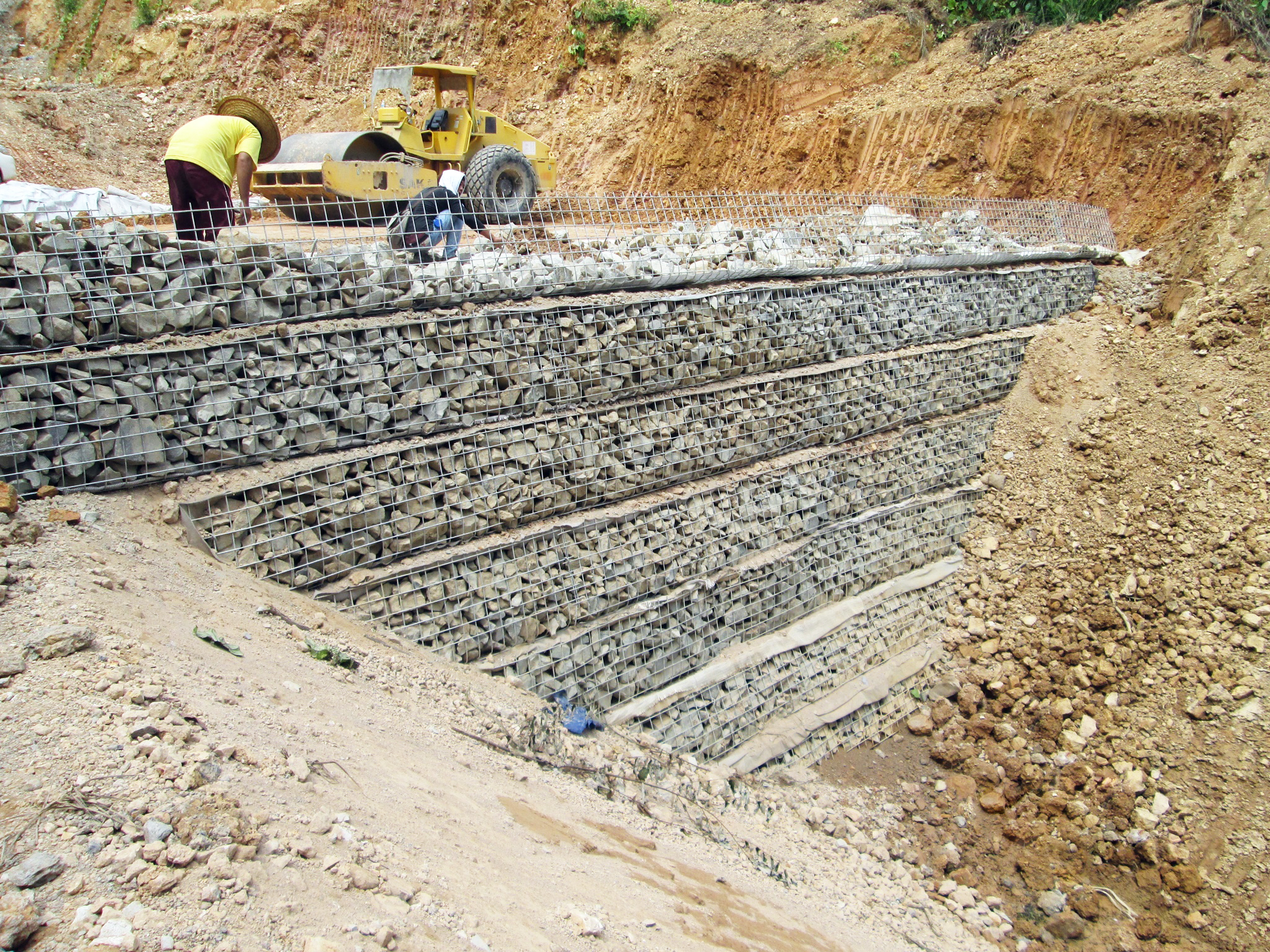 CASE STUDY | Strengthening steep slopes with MIRAFI | Solmax
